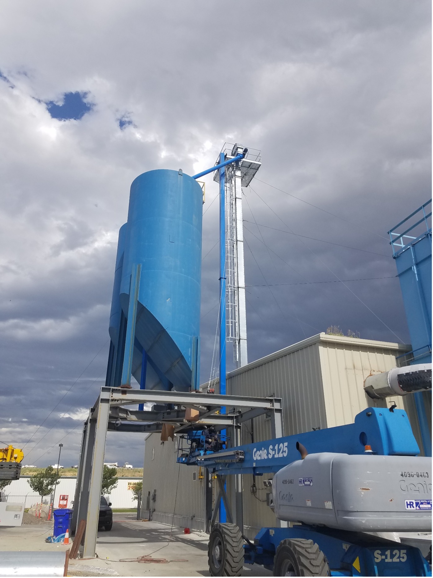 Custom Conveyor Design for Momentum Recycling - conveyequip.com